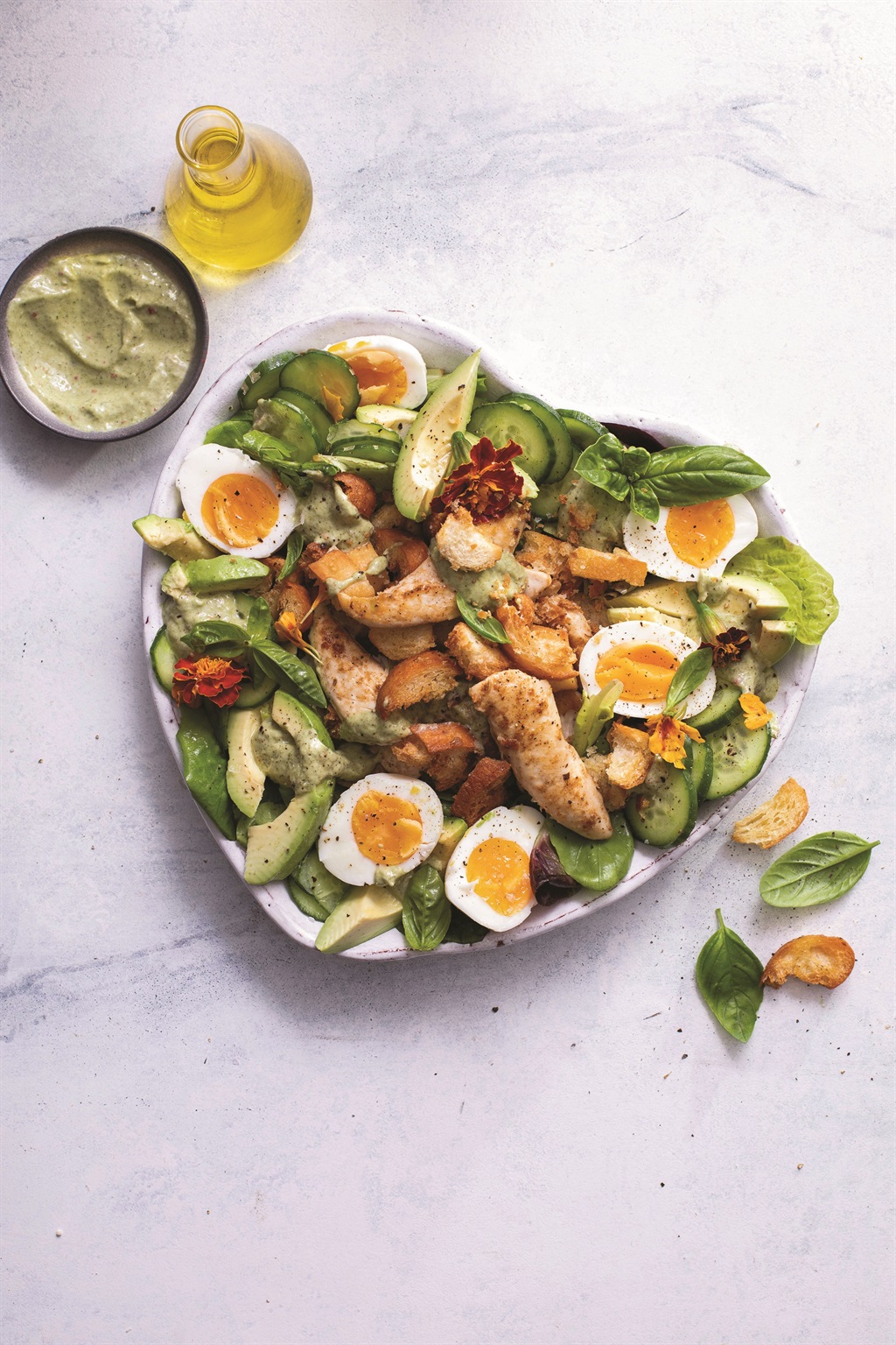 RESEP | Hoenderslaai met pesto-jogurt | Netwerk24
