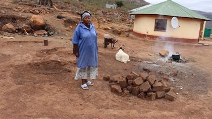 One-armed man has to build his own house | News24