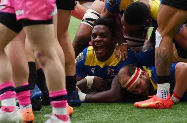 Here's why the Lions played in blue and yellow against Stade Francais ...