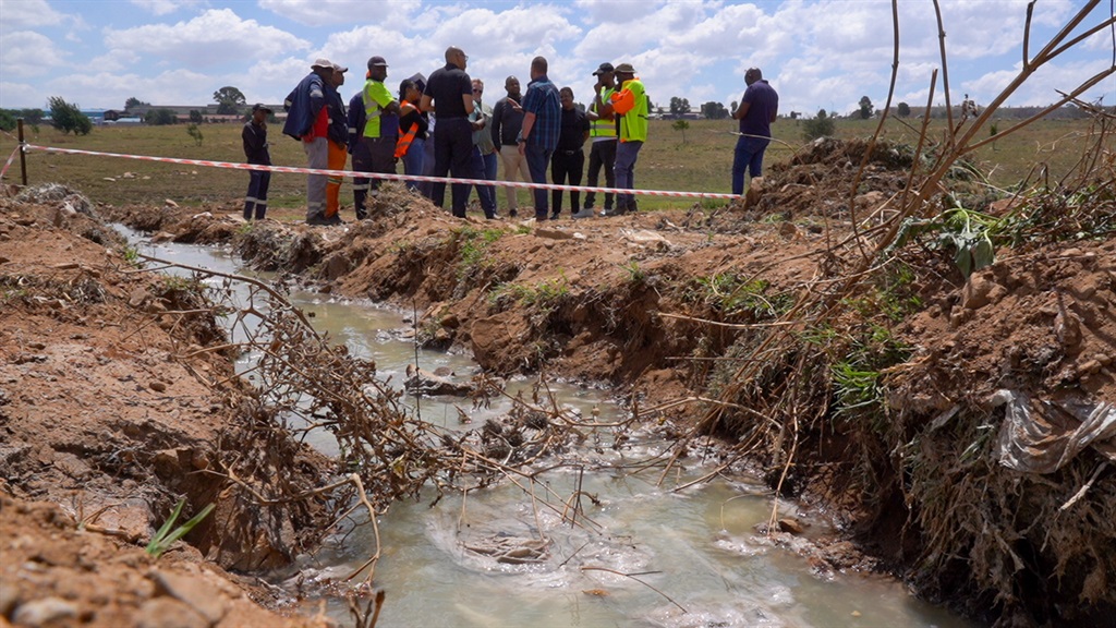 Mogale City officials splash out on new BMWs amid ongoing sewage crisis ...