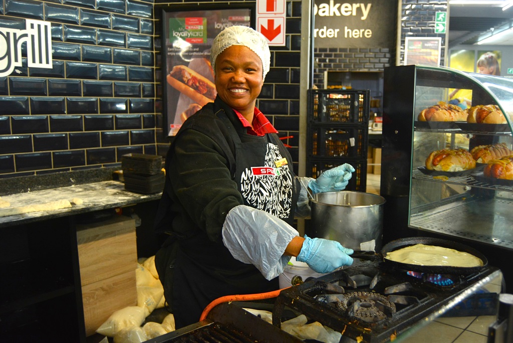 Well-known retail family takes the helm at Kariega store | News24