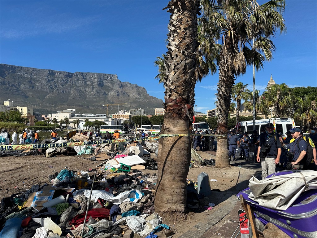 WATCH | Sheriff of the court, police start evicting homeless at Castle ...