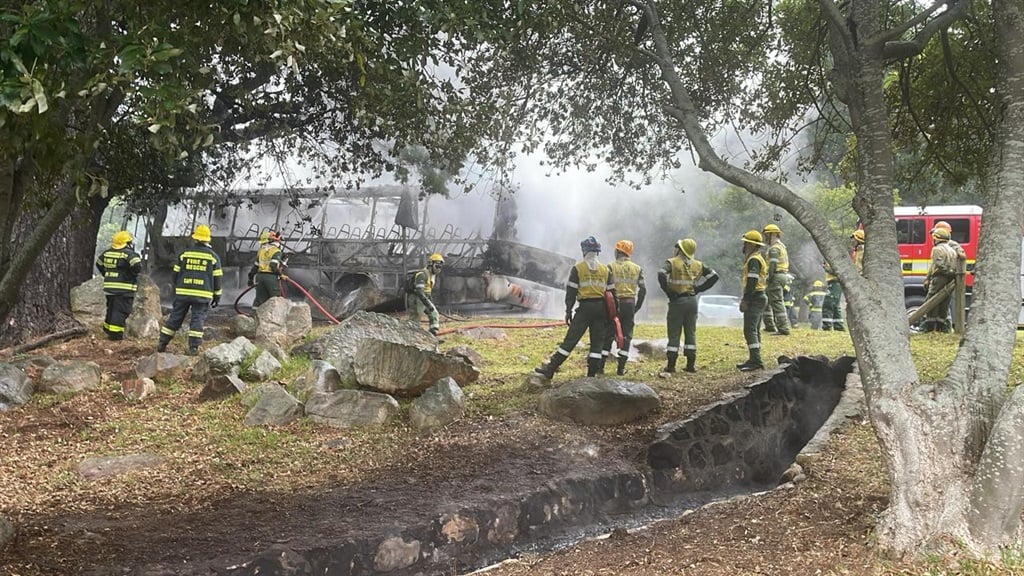 Lanes closed on M3 outbound after bus catches alight in Cape Town | News24