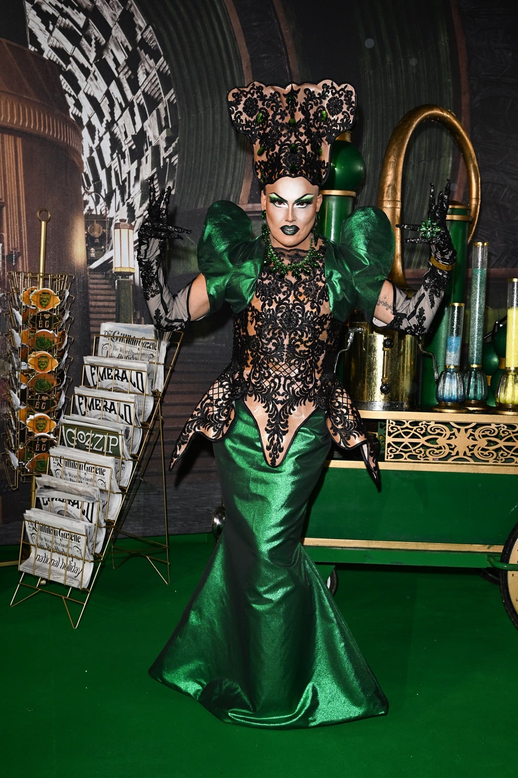 PHOTOS | A Wicked night in London: Cast and crew return 'home' for star ...