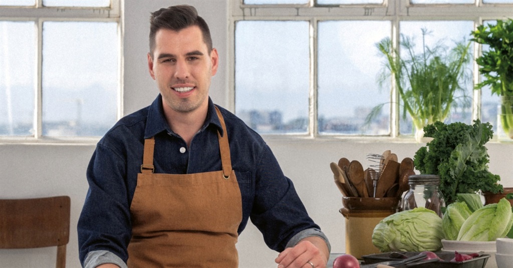 SARIE se Herman Lensing stel nuwe resepteboek, ‘Lugbraaier’ vry | Sarie