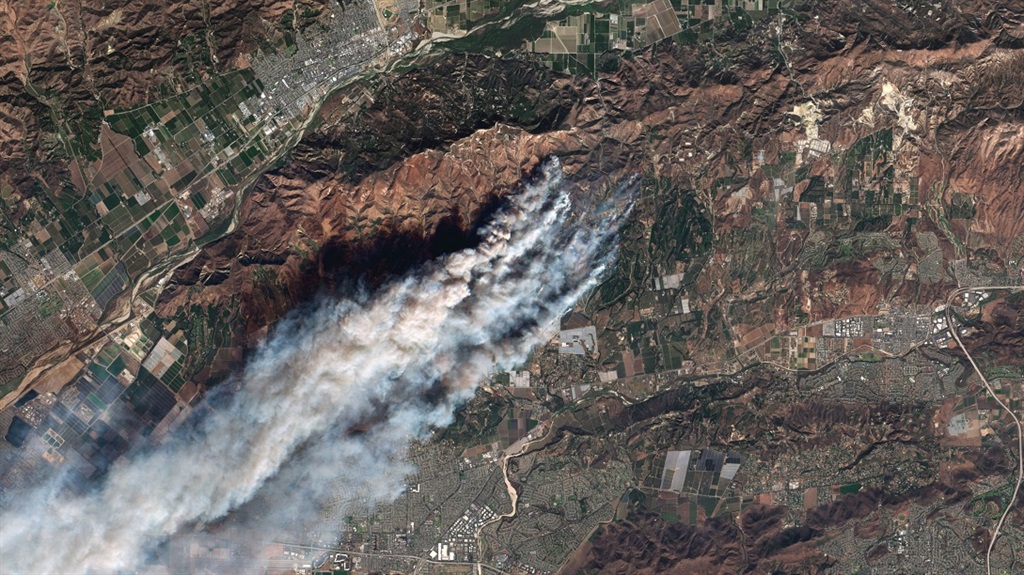 Wildfire near Los Angeles rages on after 10 000 evacuate | News24