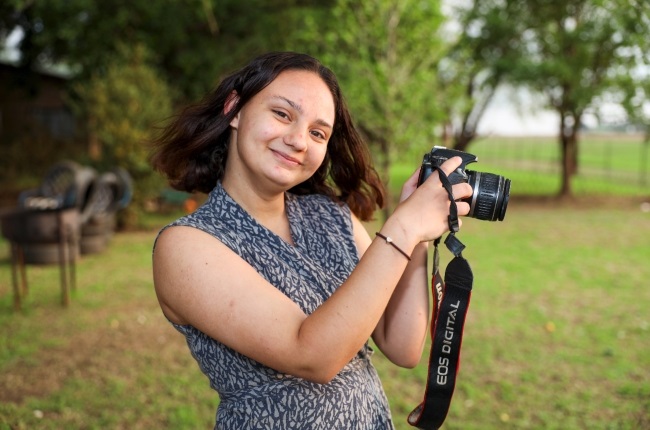 Despite losing her finger to a snakebite, Mikayla Robbertse (18 ...