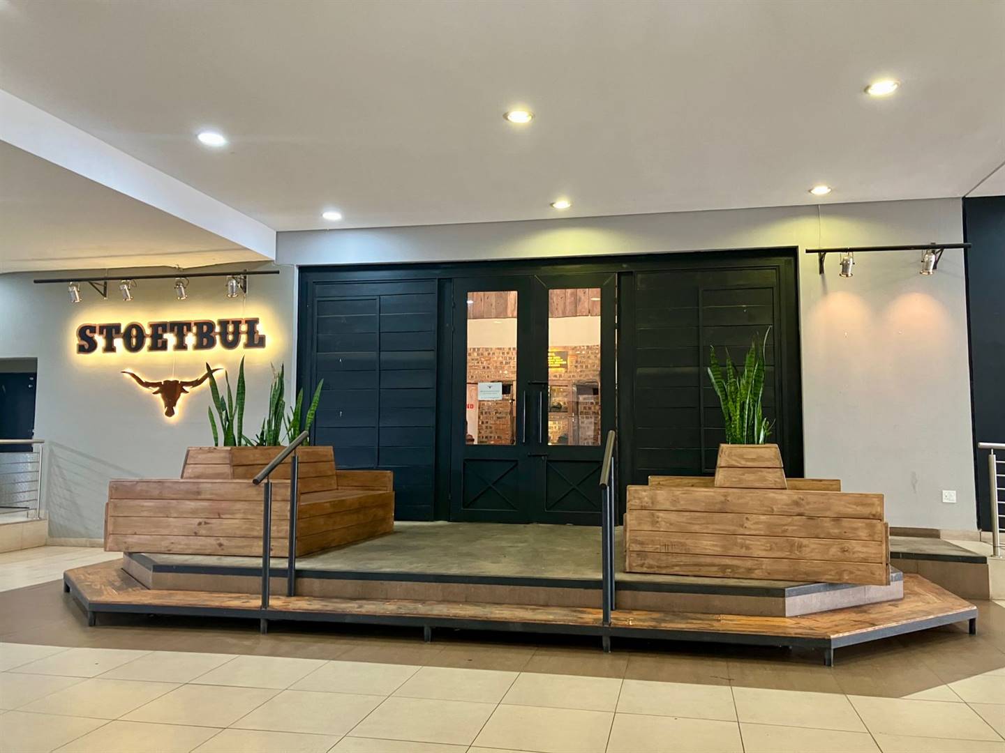‘Stoetbul’ se klante mag weer kuier tot die koeie huis toe kom | Netwerk24