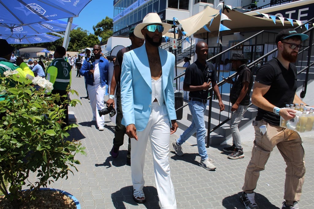 Mohale Motaung shows off his chest! | Daily Sun