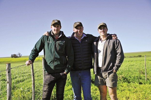 LEES WEER | Karoogrond blaas nuwe lewe in gemengde boerdery | Landbou