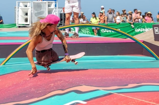 Athlete with no legs skates into the record books with incredible ...