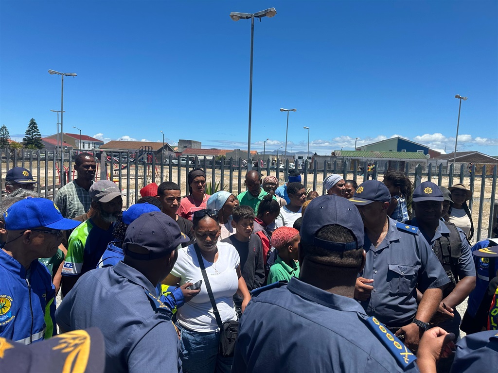Mitchells Plain residents tell police minister they are 'held hostage ...