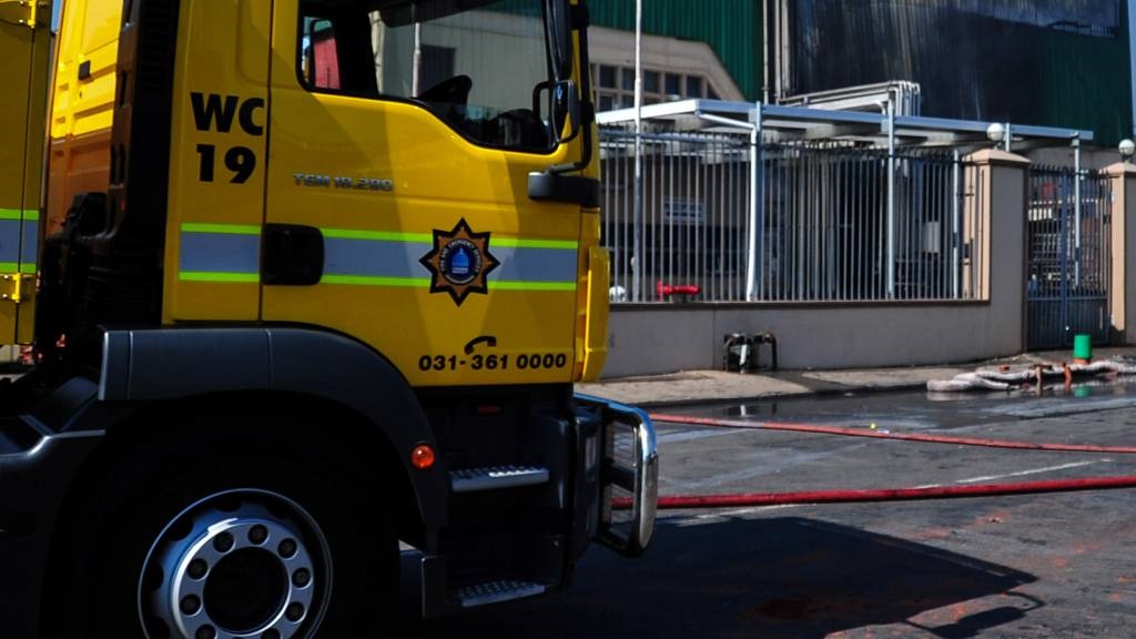 Fire engulfs businesses in Durban, nearby diesel pipeline spared | News24