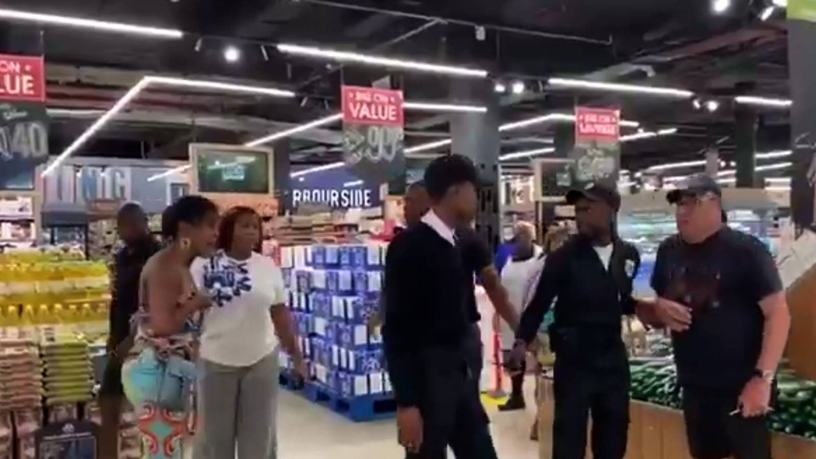 KYK | MRK bekyk video’s ná 2 klante vroue glo ‘bobbejane’ noem | Netwerk24