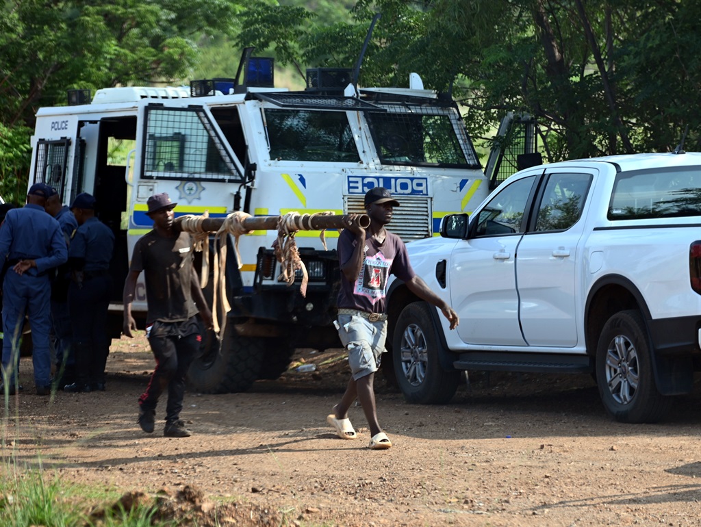 Six more illegal miners' bodies retrieved from Stilfontein Shaft 11 ...