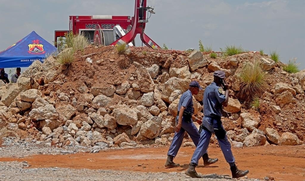 Turf wars erupt in Gauteng as zama zamas fleeing Stilfontein clash with ...