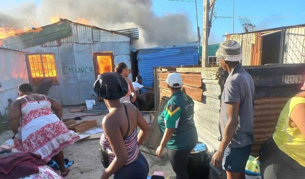 Seasonal crisis: Raging fires hit Cape Town's informal settlements ...