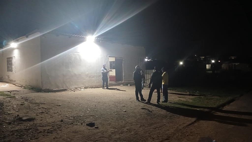 KZN police launch manhunt for five men who killed 2 off-duty cops and 2 ...