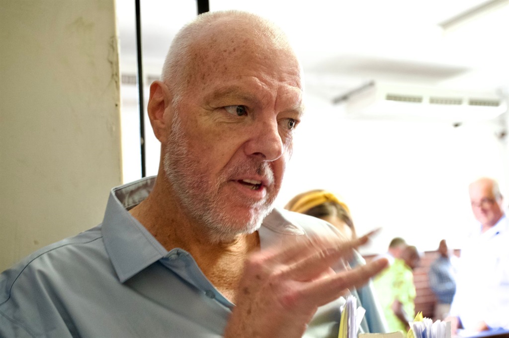 Diamant-skandaal: Louis, Dezzi vandag weer in die hof | Netwerk24