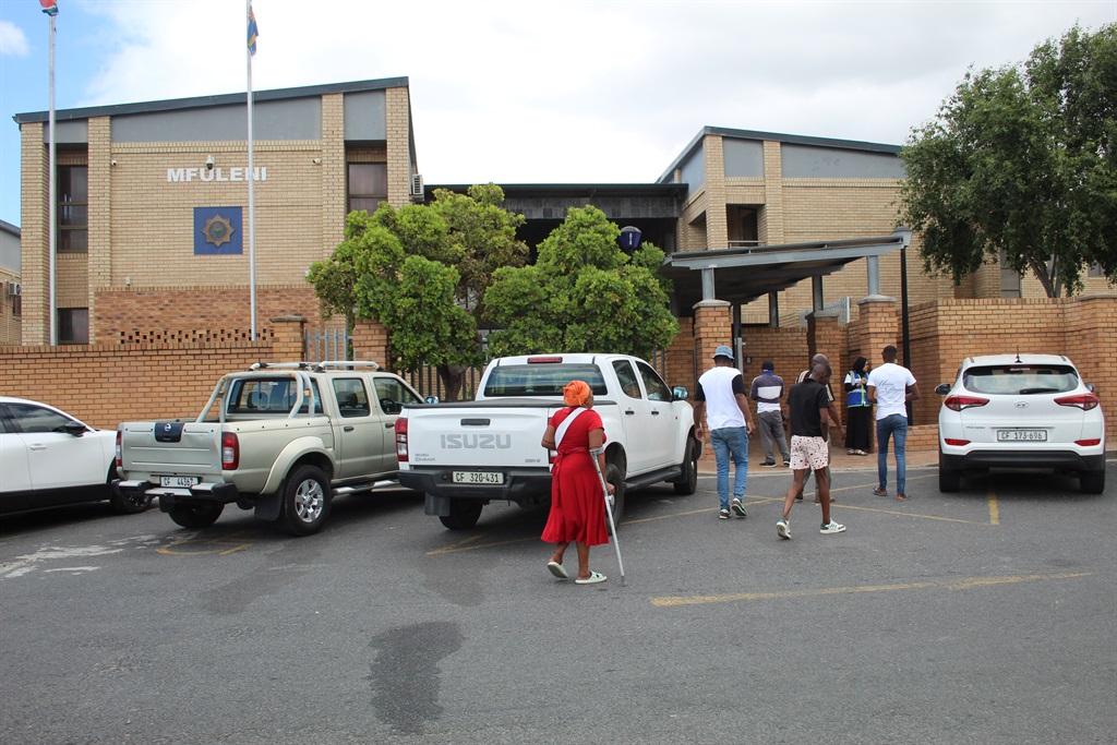 Gunmen attack dad and little son! | Daily Sun