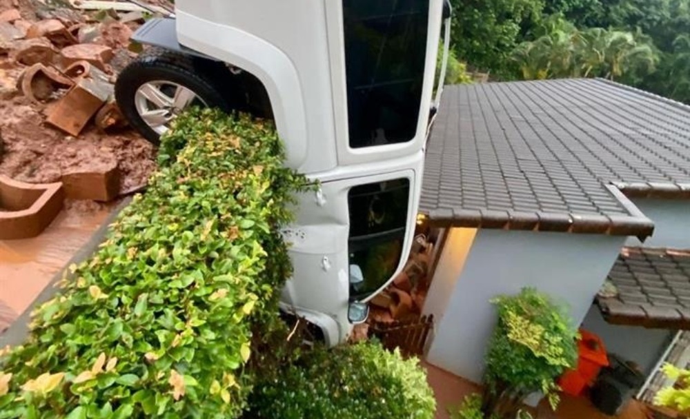 WATCH | Three people die in mudslides as severe flooding ravages KZN ...