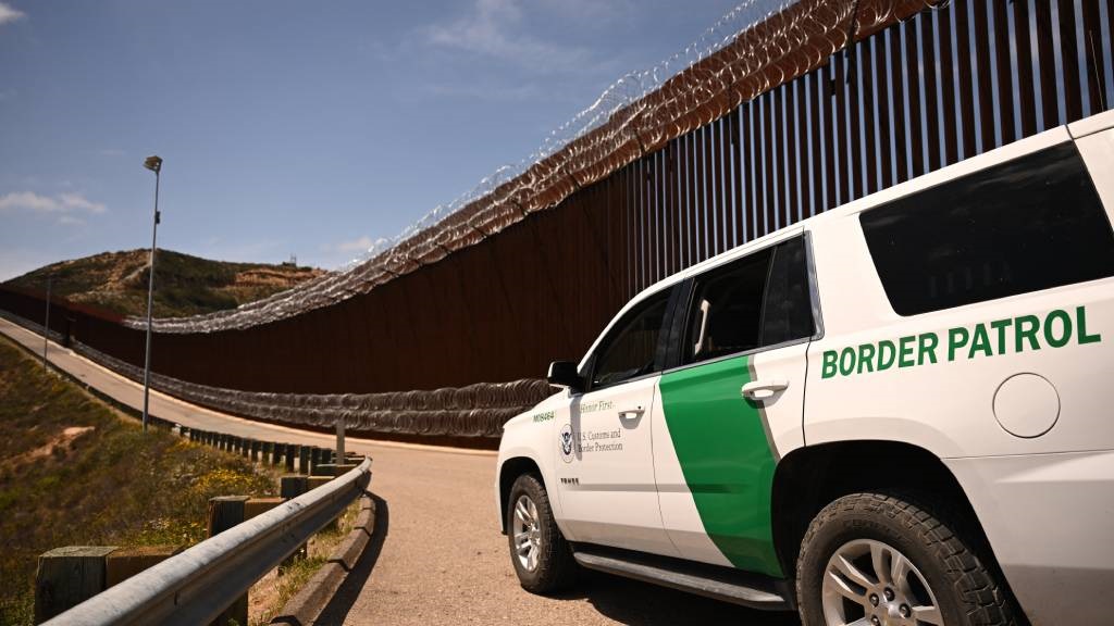 US threatens '10 years in prison' as new border rules targeting ...