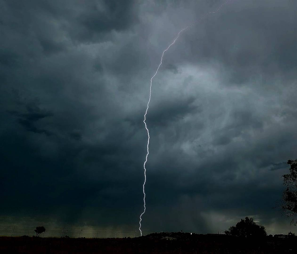 LESERSFOTO | Elektriese storm blits oor Rosestad | Netwerk24