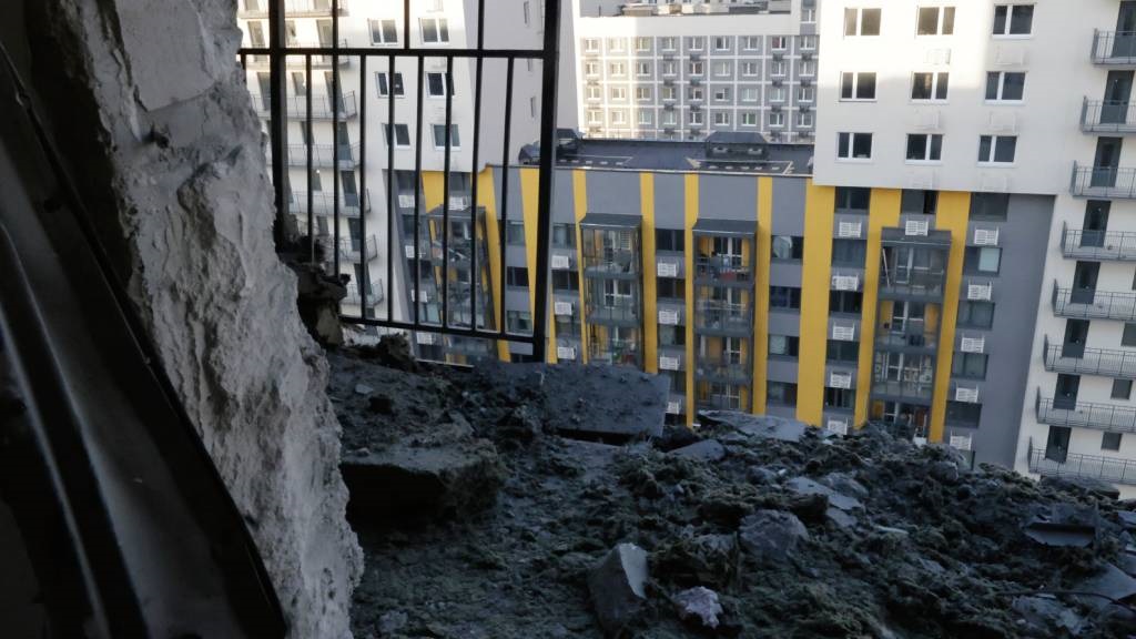 Ukraine launches drone attack wave on Moscow, killing one and shutting ...