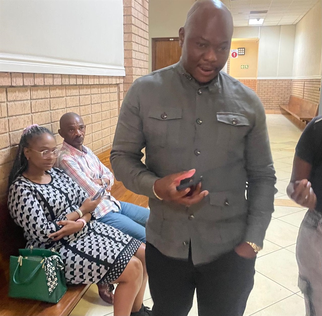 Saak teen omstrede Jhb-sakeman van hofrol verwyder | Netwerk24