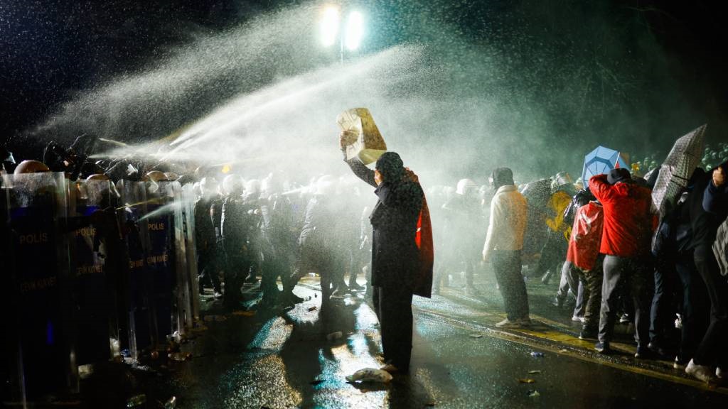 'There is a dictatorship in Turkey right now': Protests sweep Turkey in ...