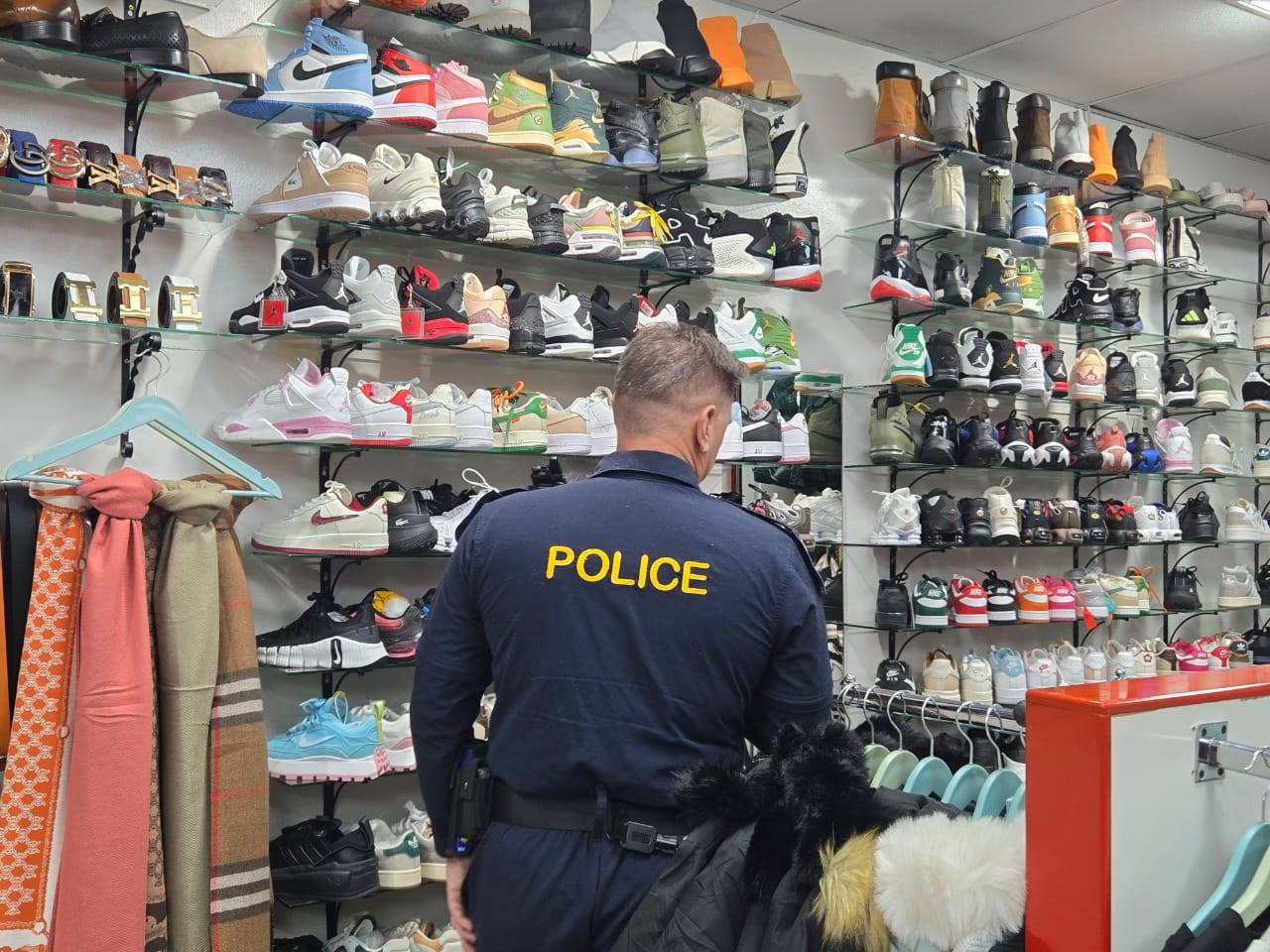 Polisie lê beslag op R19 m. se vervalste goedere in Bloem | Netwerk24