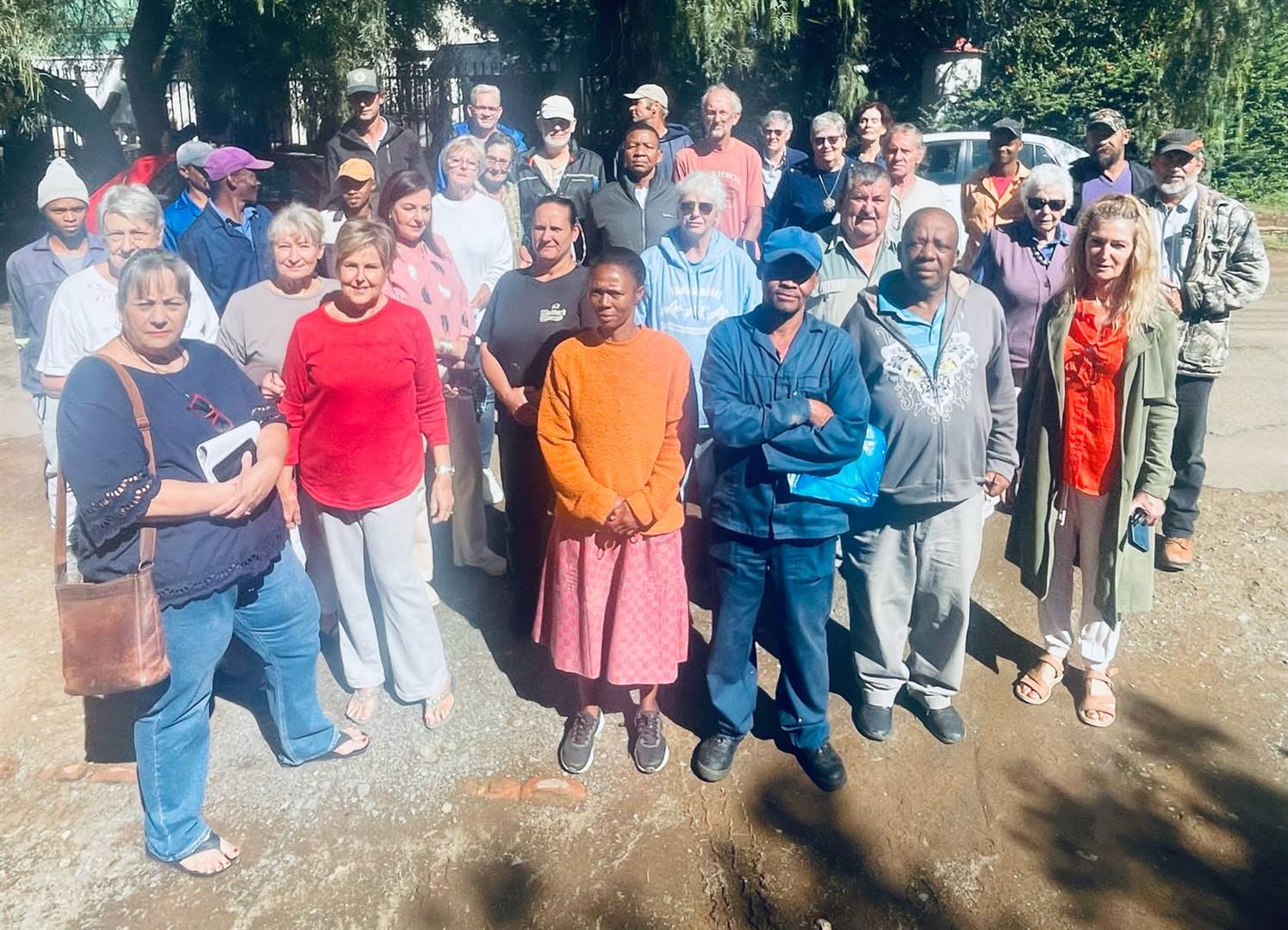 Oudhoof van Philippolis moet binne 24 uur sy varkies in ander hok kry ...