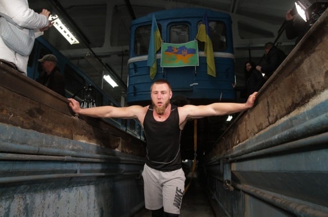 Meet the Ukrainian powerlifter who pulls heavy vehicles with his neck ...