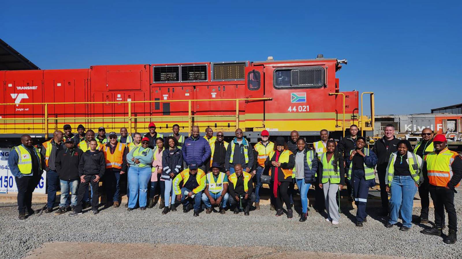 Transnet se lokomotieftender van R8 mjd. tersyde gestel | Netwerk24