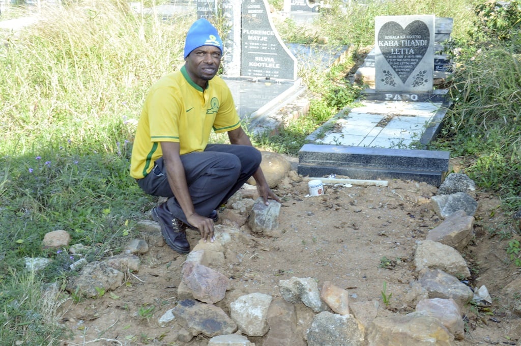 Thugs steal from the dead | Daily Sun