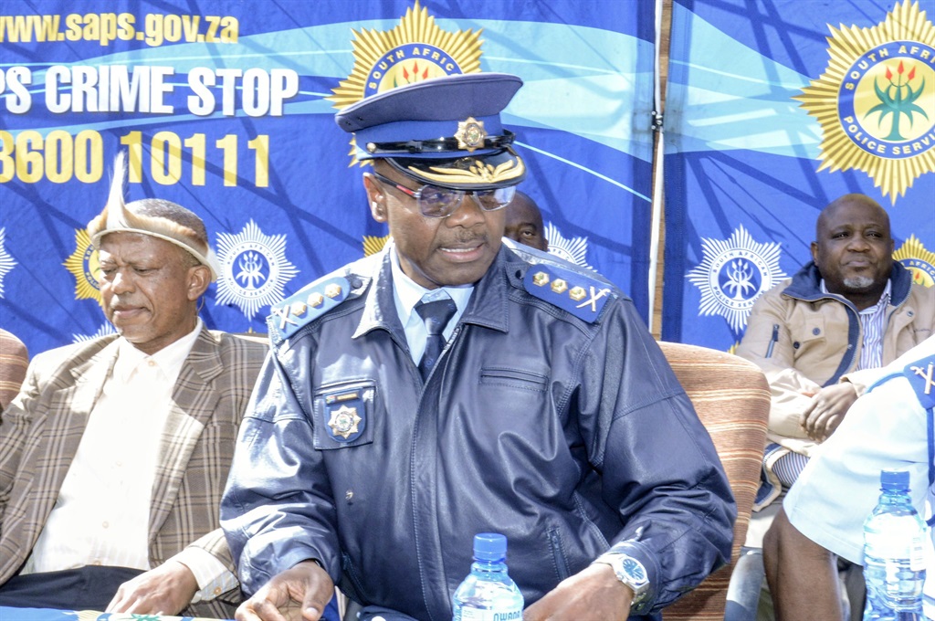 Top cop comes bearing gifts! | Daily Sun