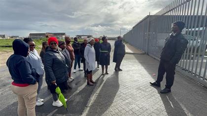 Gatvol residents demand answers after days blackout! | Daily Sun