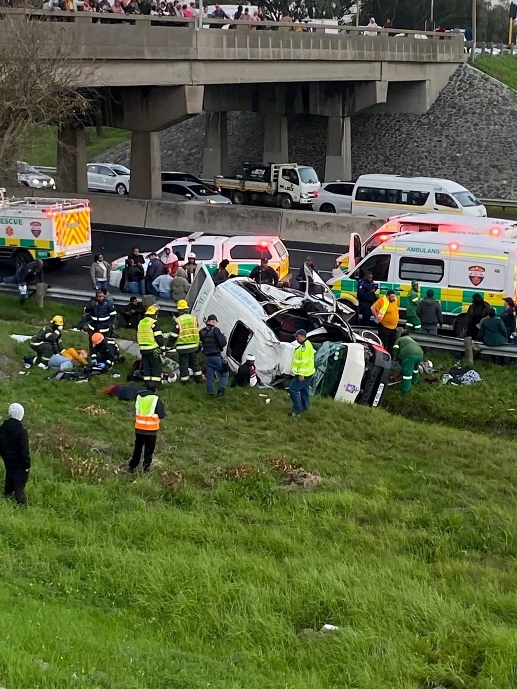 Horror crash as taxi overturns! | Daily Sun