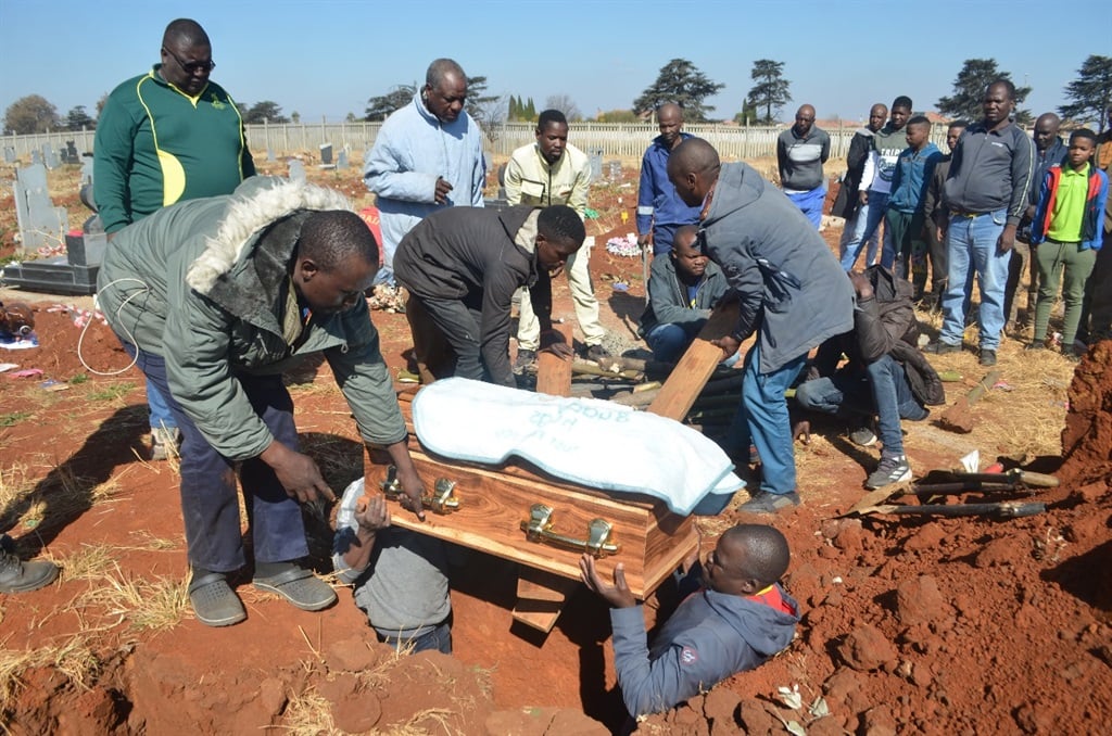 Tragic funeral: Sibongakonke buried without mum! | Daily Sun