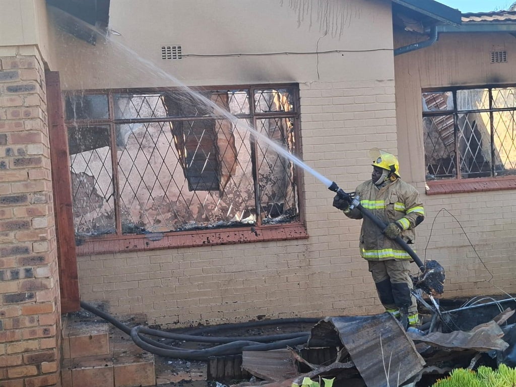 Tenants escape deadly blaze | Daily Sun