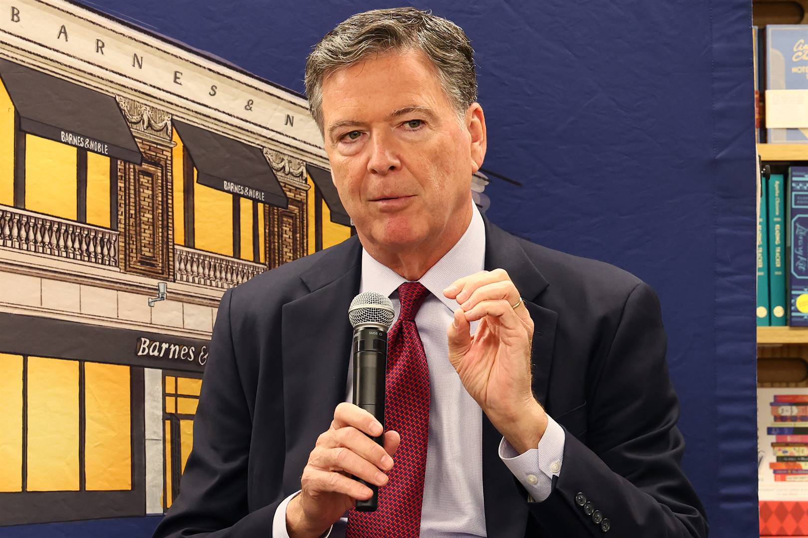 FBI bekyk gewese hoofde van FBI en CIA – berigte | Netwerk24