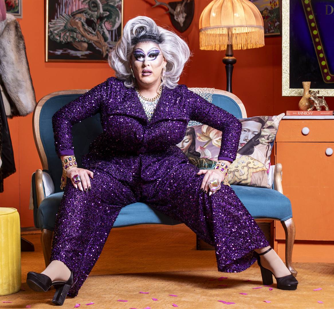 Alter ego Tollie Parton wil gehoor laat skater én dieper dink oor sake ...