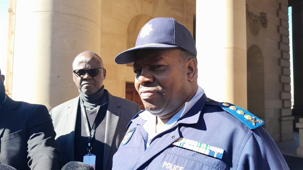 Family hostage drama: Top cop pleads with amagata! | Daily Sun
