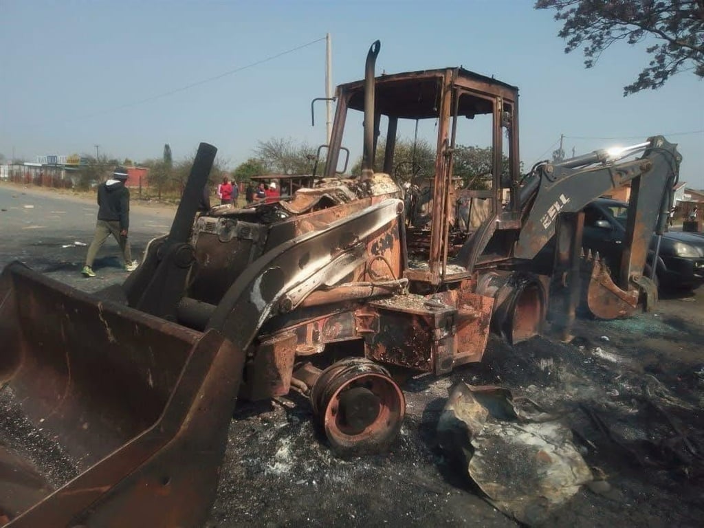 Municipal property burn: MEC calls for calm | Daily Sun