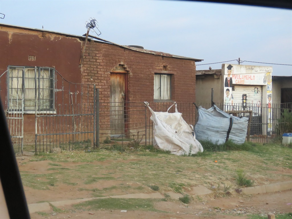 Graveyard scam: Woman pays for 'stolen' tombstone | Daily Sun
