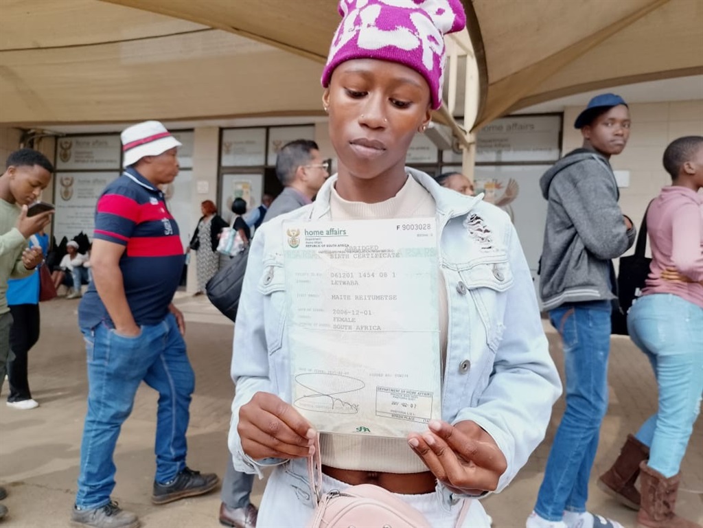 Teen with no ID feels like a ghost! | Daily Sun