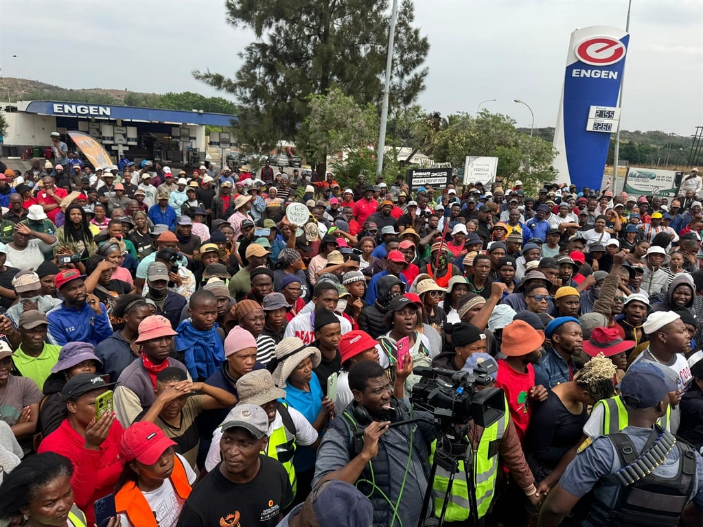 Water woes: Residents want mayor gone! | Daily Sun