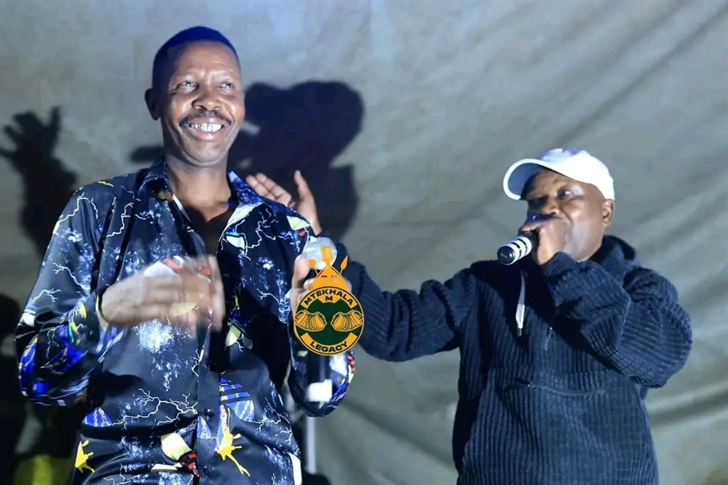 Shwi NoMtekhala smoke peace pipe! | Daily Sun