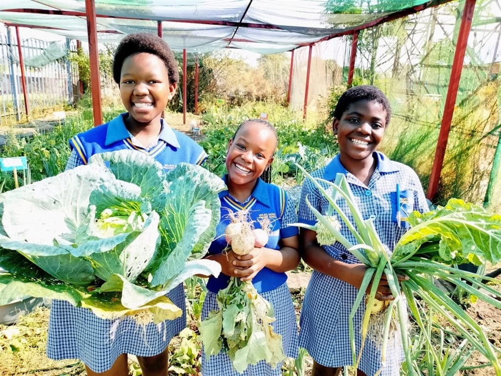 Young girls scoop R30k for school! | Daily Sun