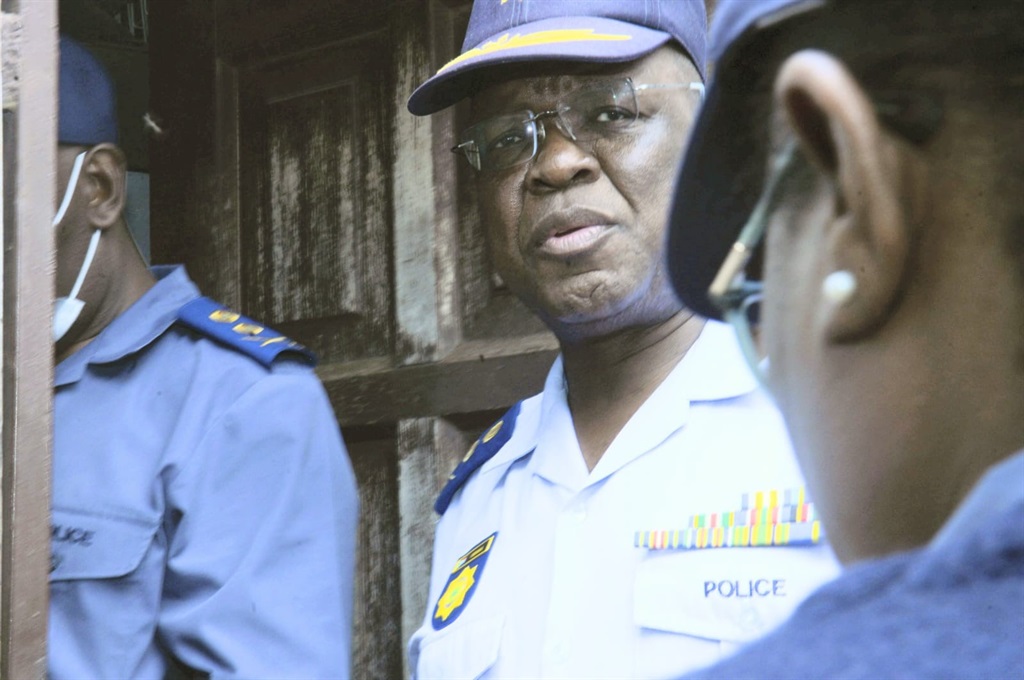 Top phoyisa almost injures himself | Daily Sun